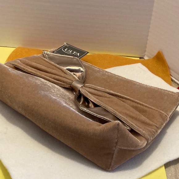 Ulta Beauty | Bags | New Ulta Beauty Cosmetic Makeup Bag Zip Closure ...